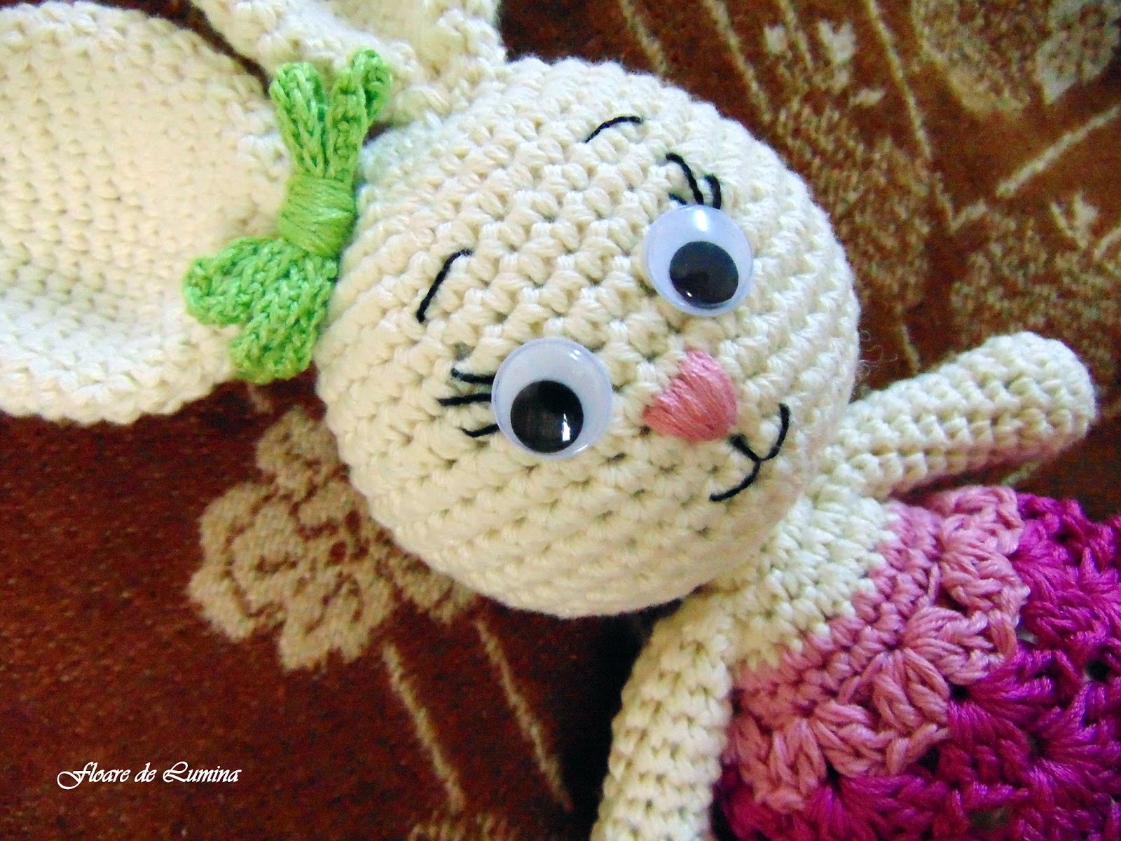 Floare de Lumina: iepuras crosetat - jucarii crosetate manual din bumbac