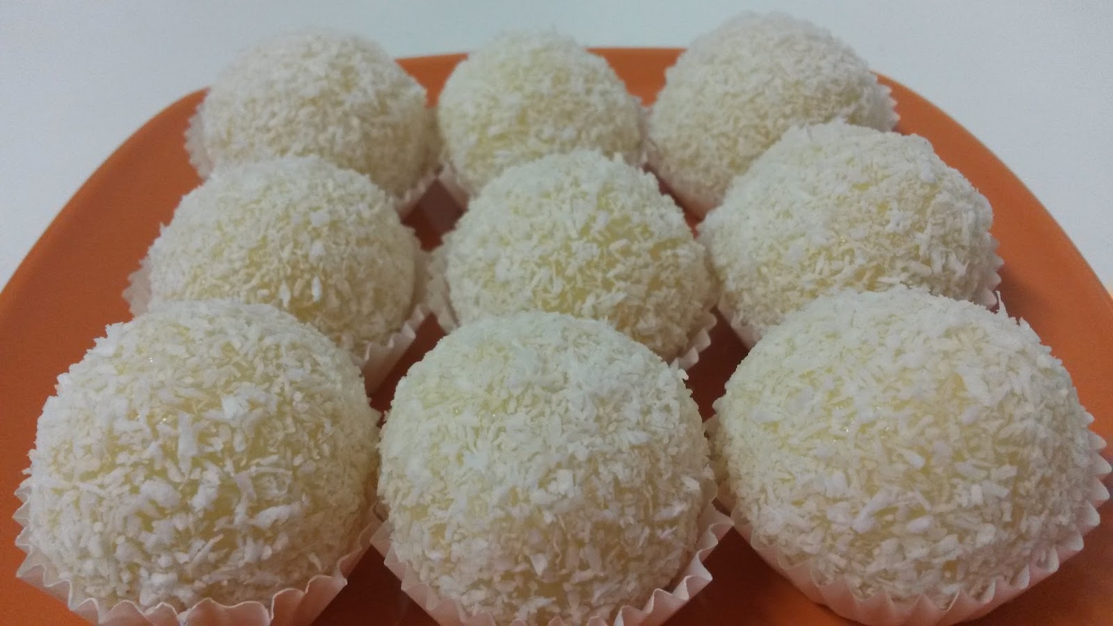 M&H Formas Doces Brigadeiros: Brigadeiros de Coco