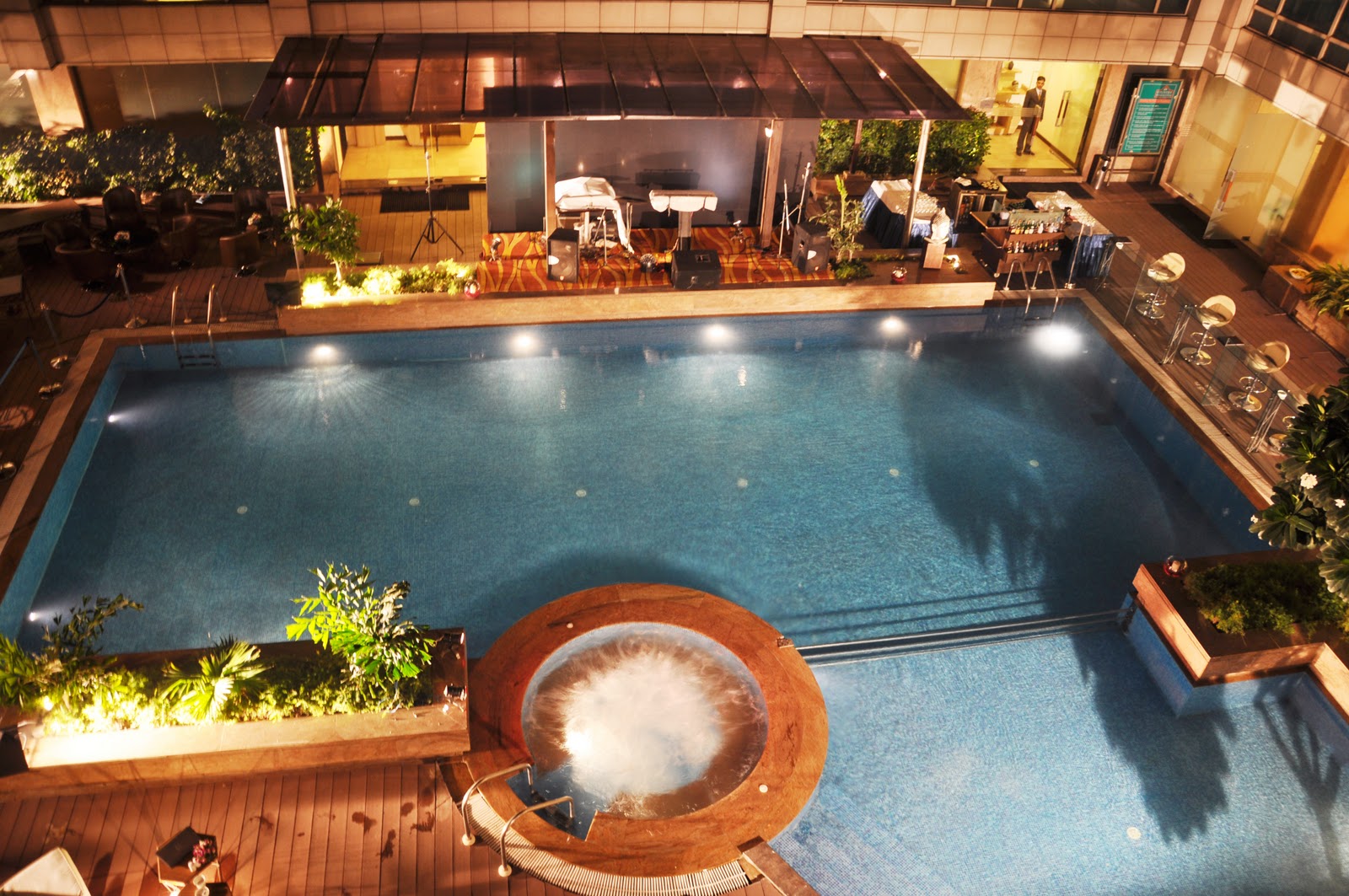 The 3b's-pool side Lounge Bar ~ Country Inn Sahibabad by Carlson: 5 ...