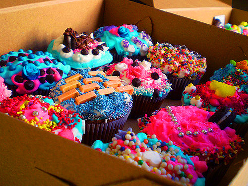 The Colorful White: Colorful Cupcake Toppings