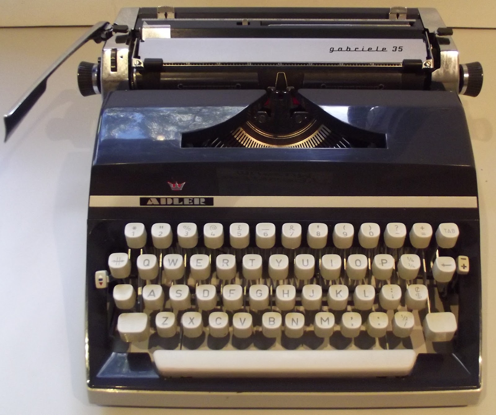 oz.Typewriter: Triumph Portable Typewriters