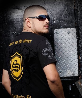 CONTRATACIÓN DE GRUPOS: El Komander