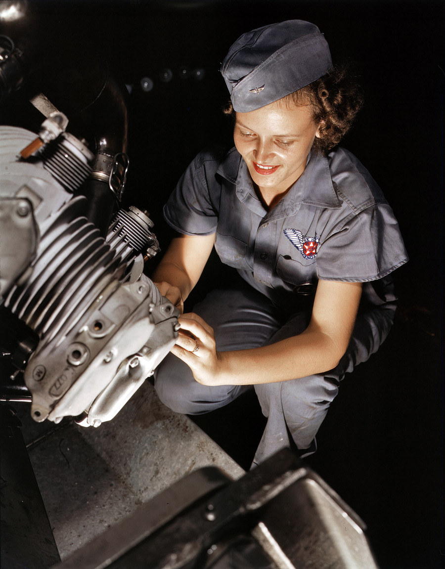 La Maison Boheme: Rosie the Riveter - Restored WWII Photos