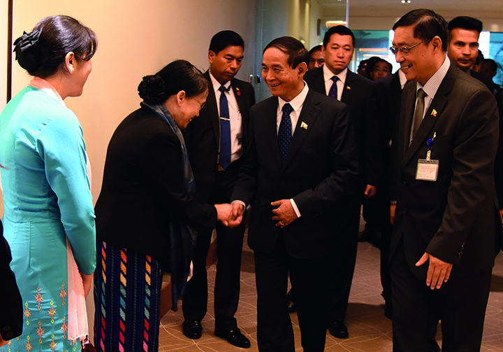 moigovnews.blogspot.com: President in Singapore for 32nd ASEAN Summit