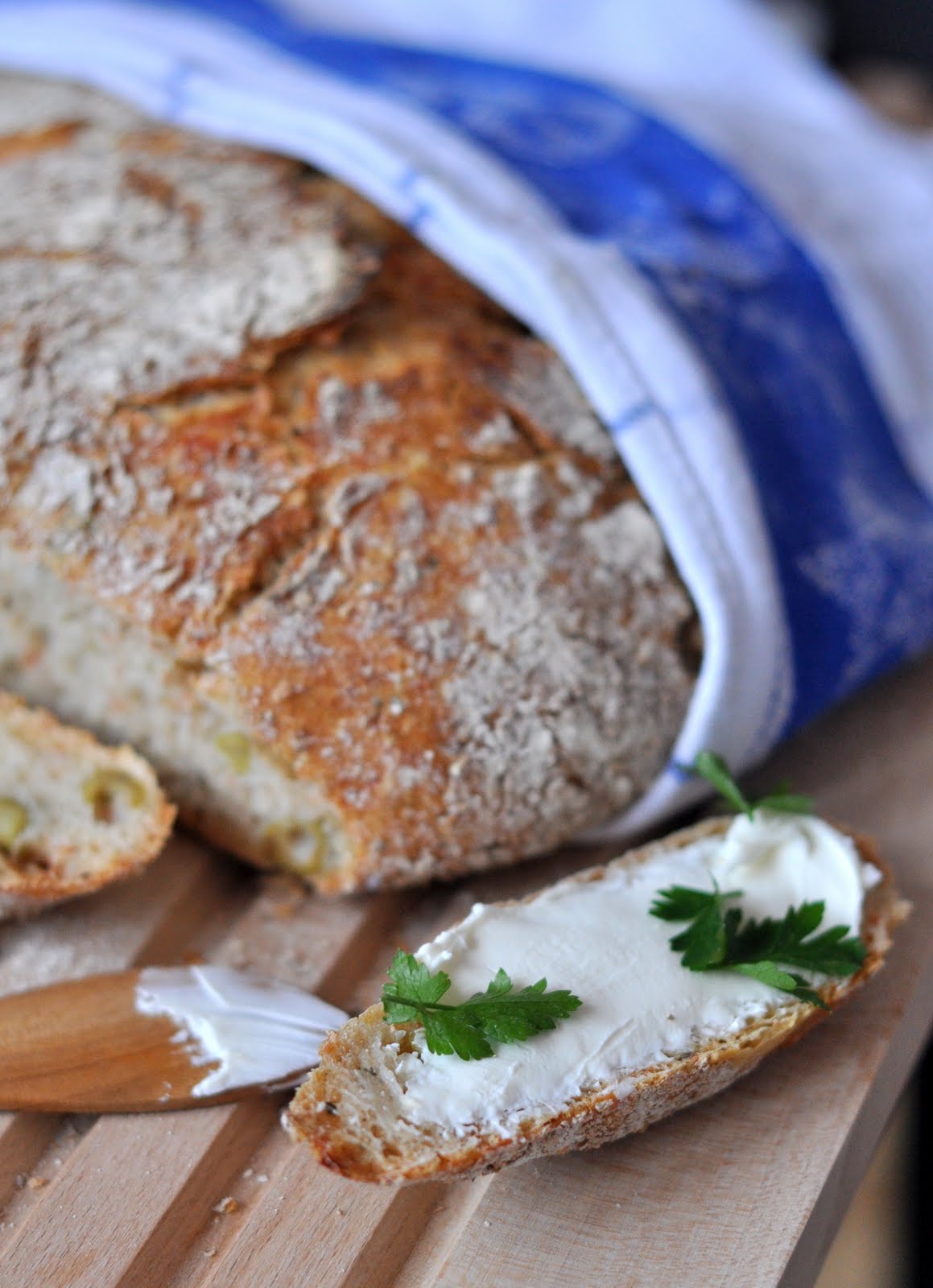 agata's kitchen: Delicious bread with crispy crust