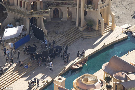 Fotos mostram Mark Ruffalo e um Quinjet nos sets de filmagens de Thor ...