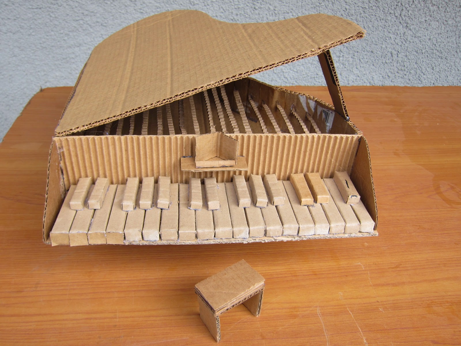 Mr. Bob's Middle & High School Art Room: High School Cardboard Sculptures.