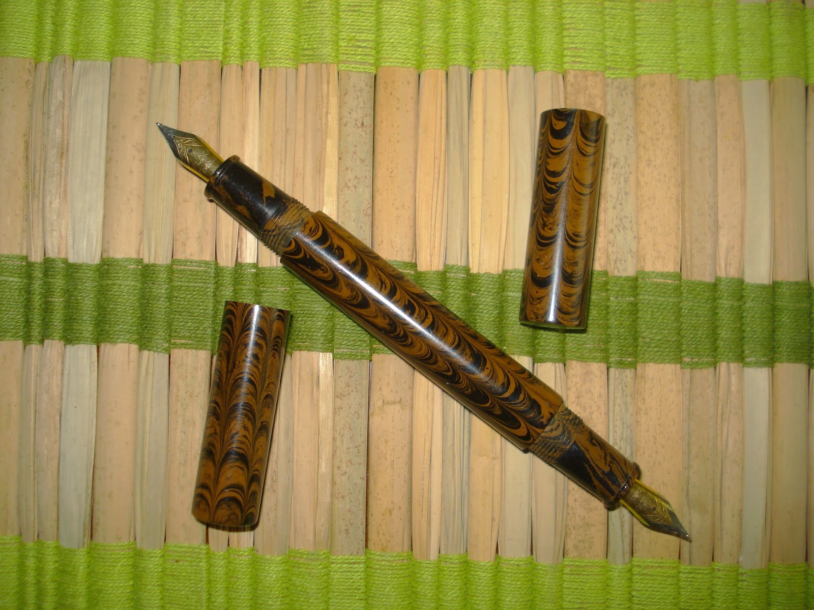 jaisiri: The Double-Headed Fountain Pen and The Double-Barrel Fountain Pen