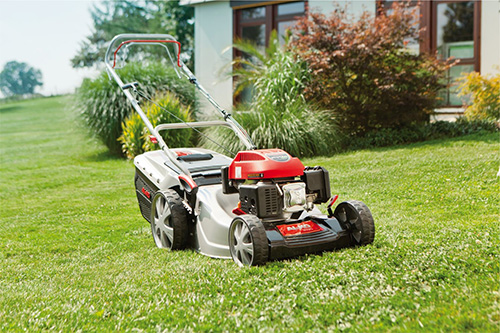 Quelle est la meilleure tondeuse gazon thermique essence