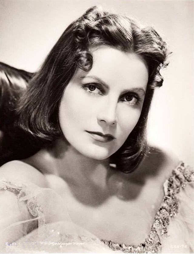 59 Beautiful Portrait Photos of Greta Garbo in 'Ninotchka' (1939) Taken ...