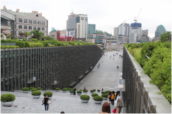 Edae shopping district and sightseeing: Ewha Campus Complex (ECC) in Edae