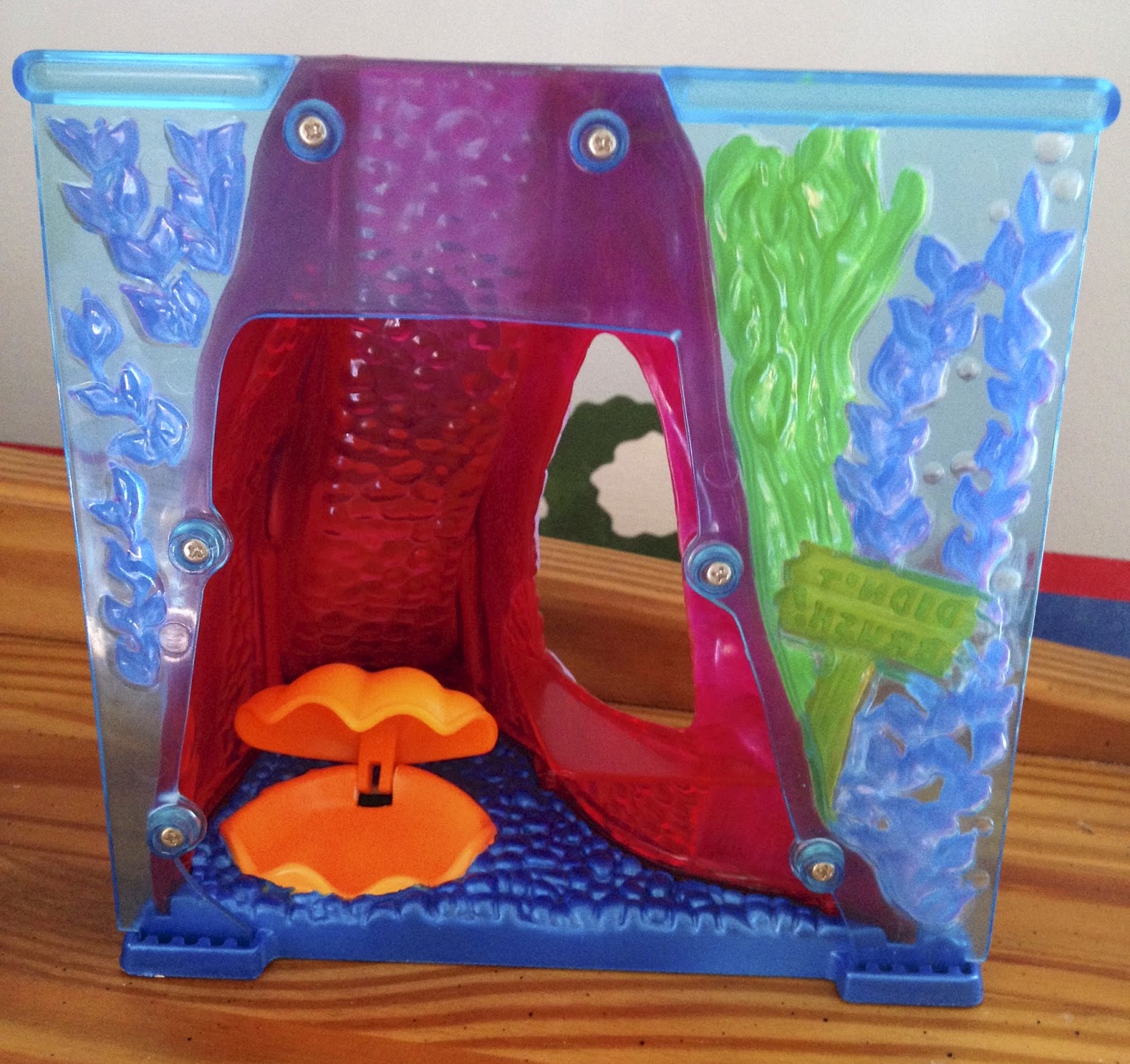 Dan the Pixar Fan: Finding Nemo: Hasbro Aquarium Adventure Play Set ...