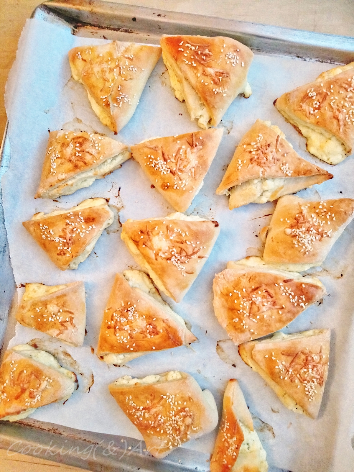 Τρίγωνα με φέτα & χειροποίητη ζύμη / Cheesy triangles with homemade ...