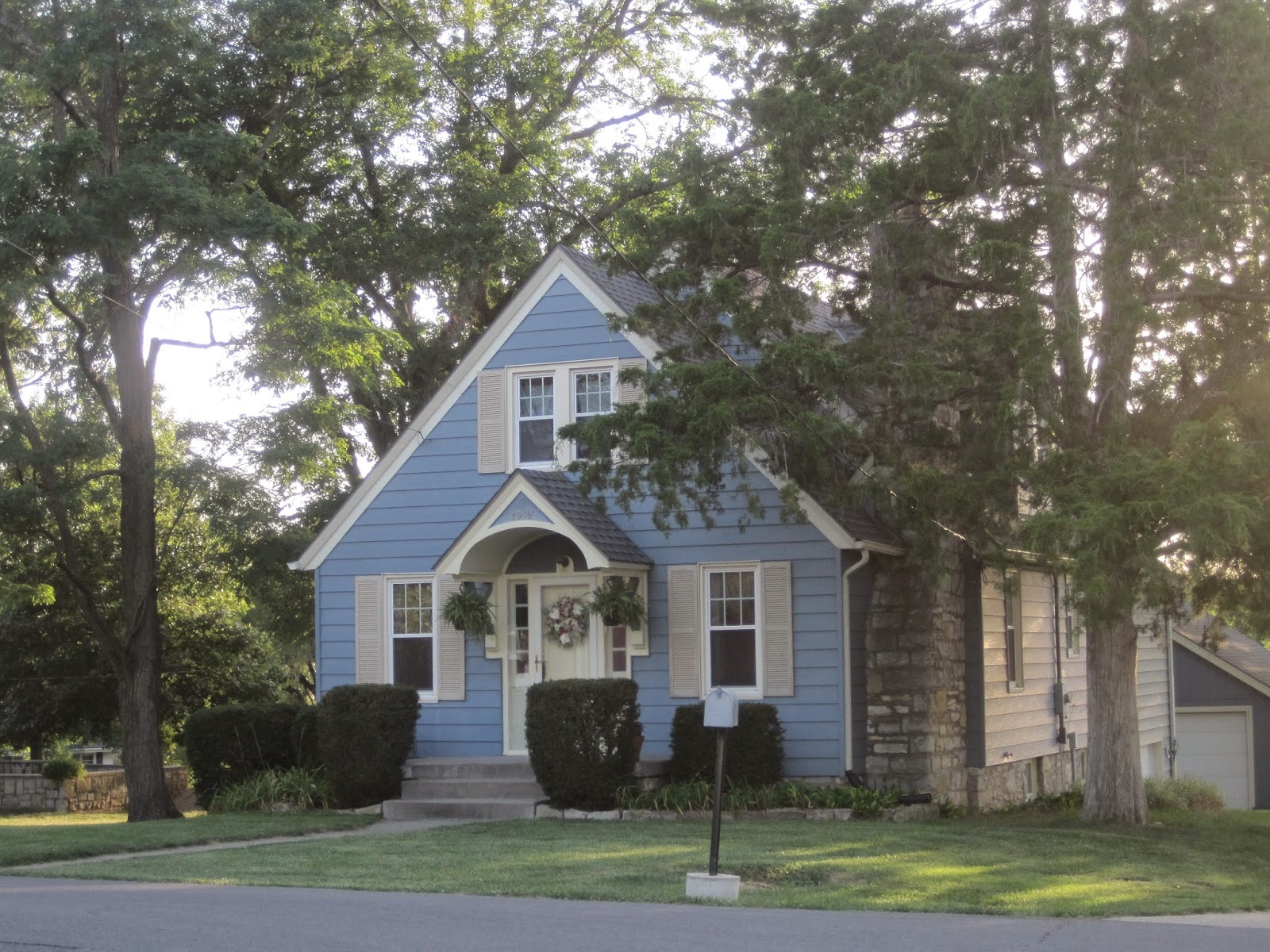 Decorated Chaos: Pretty Houses Around Town