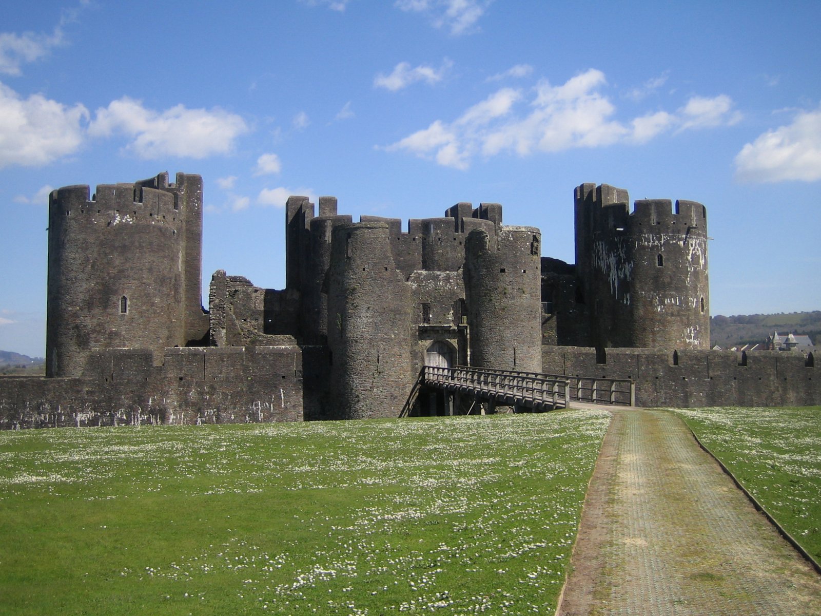 Everyone Likes Pictures: Caerphilly Castle