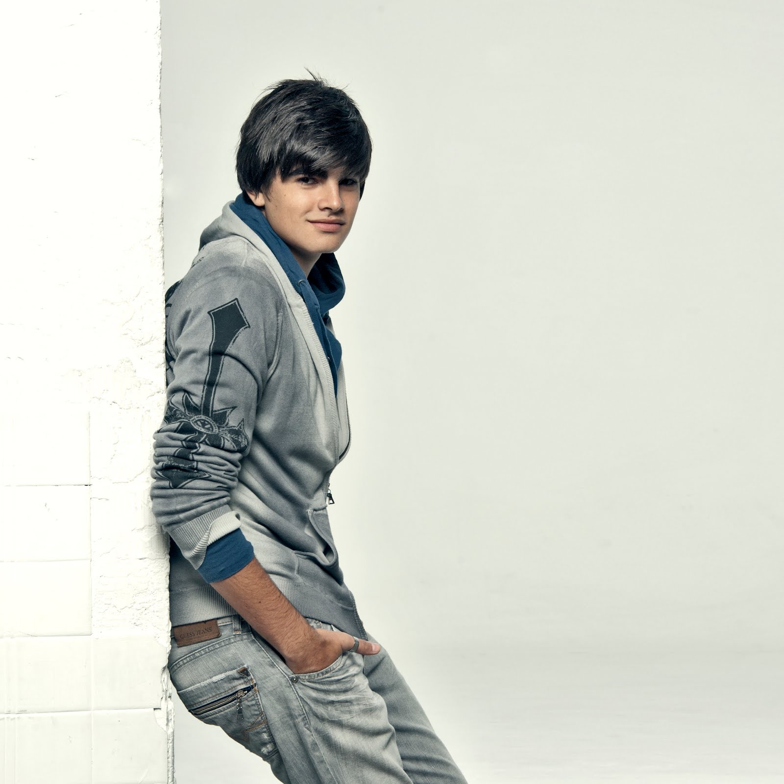 JONATHAN MOLY. LANZA SU SEGUNDO TEMA PROMOCIONAL "MI NIÑA HERMOSA ...
