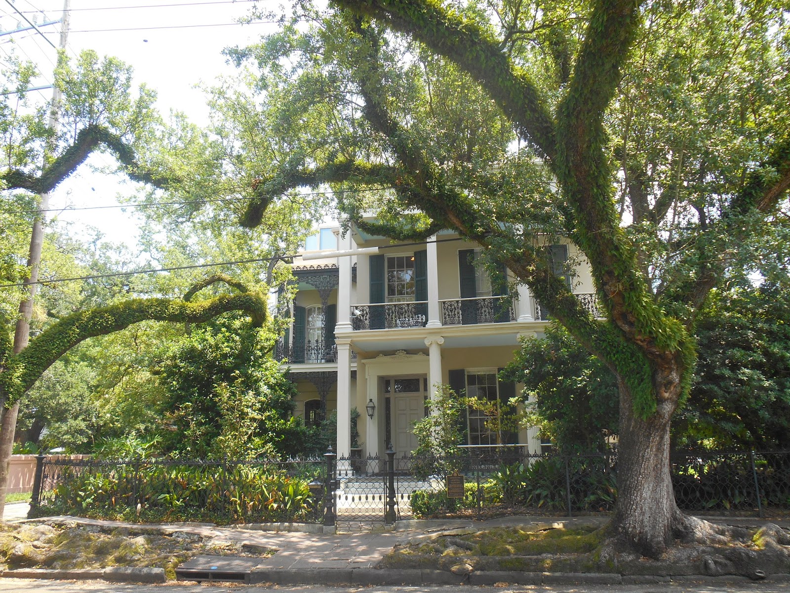 Southern Folk Artist & Antiques Dealer/Collector: Ann Rice's House 1239 ...