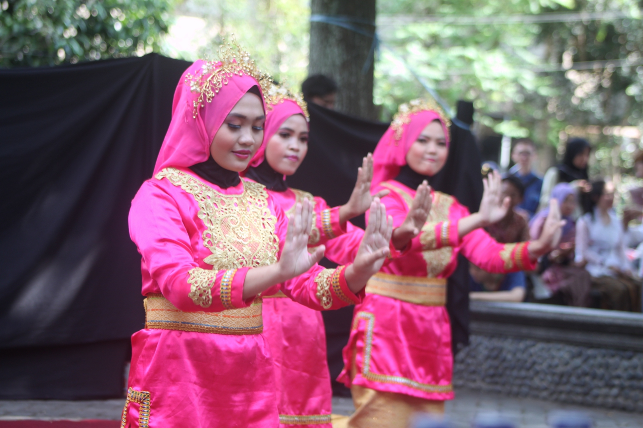 IKAPEMA Kepri-Malang: Kesenian : Persembahan Melayu di Tanah Jawa