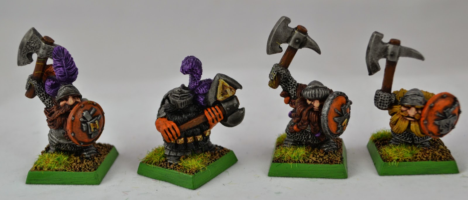 The Hoodling's Hole: A more substantial Dwarf Ironbreaker regiment