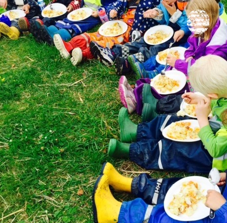 Dr. Brandts barnehage: Matlaging i skogen