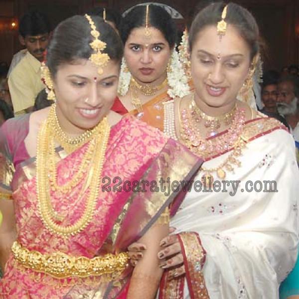 Preetha Vijay Kumar and Sridevi Jewellery at Arun and Aarthi Wedding ...