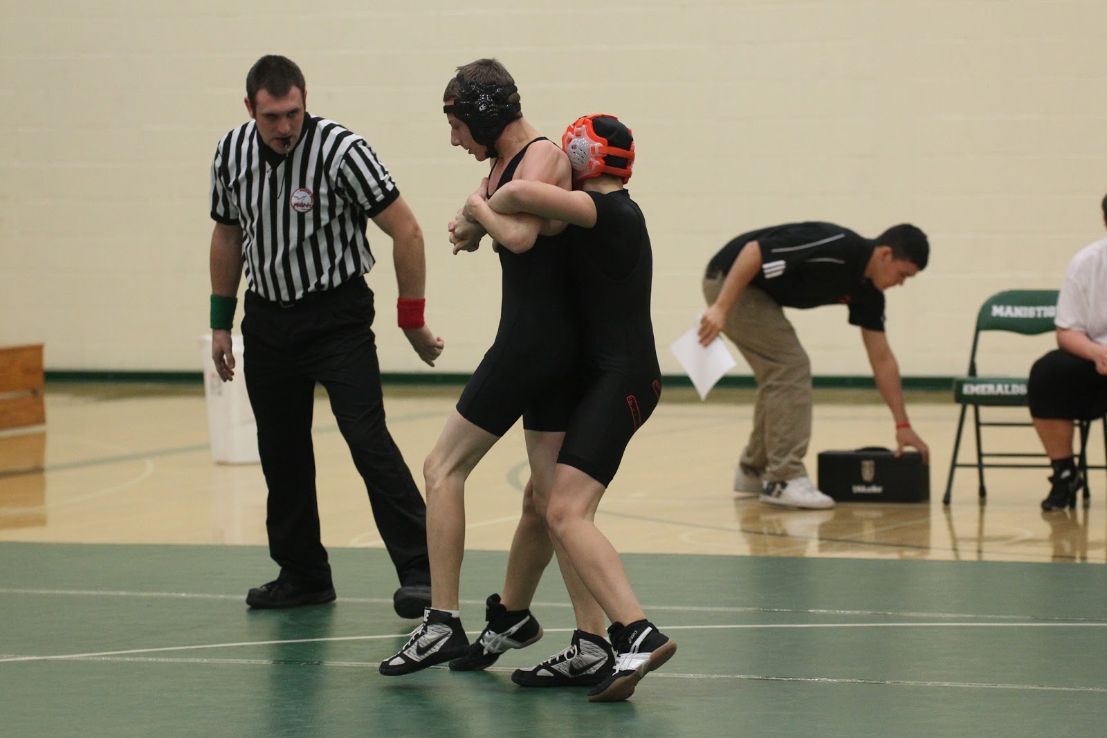 Men Wrestling Women Beat Down men-wrestling-women-beat-down