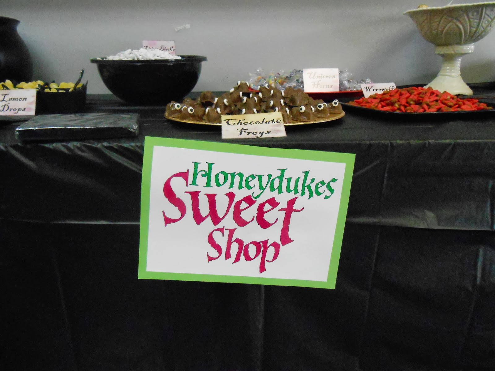 My Grubby Halo: HARRY POTTER PARTY PT.3--HONEYDUKES BUFFET