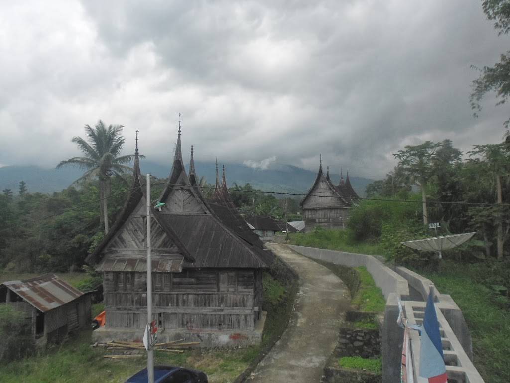 Rumah Gadang Arsitektur Rumah Adat Unik di Indonesia ~ My hoMe
