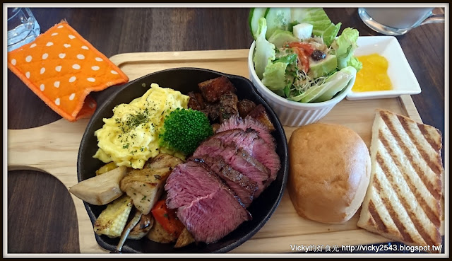 Vicky的好食光: [食記]台北石牌&天母。察爾斯廚房 Charles' Kitchen 早午餐，行義路上的咖啡廳