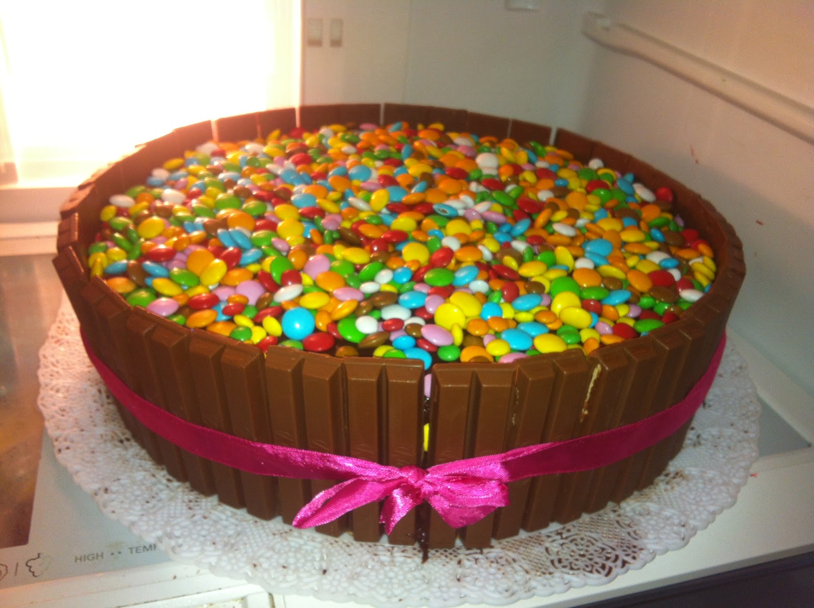 Le mani fatate S: Torta kit kat e smarties