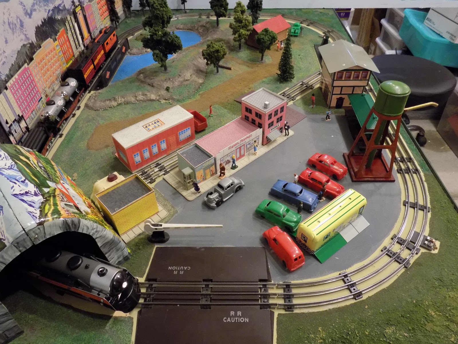 Toys and Stuff: TRAIN TIME: Milwaukee Road Marx Trains On The 'Jeep' Layout