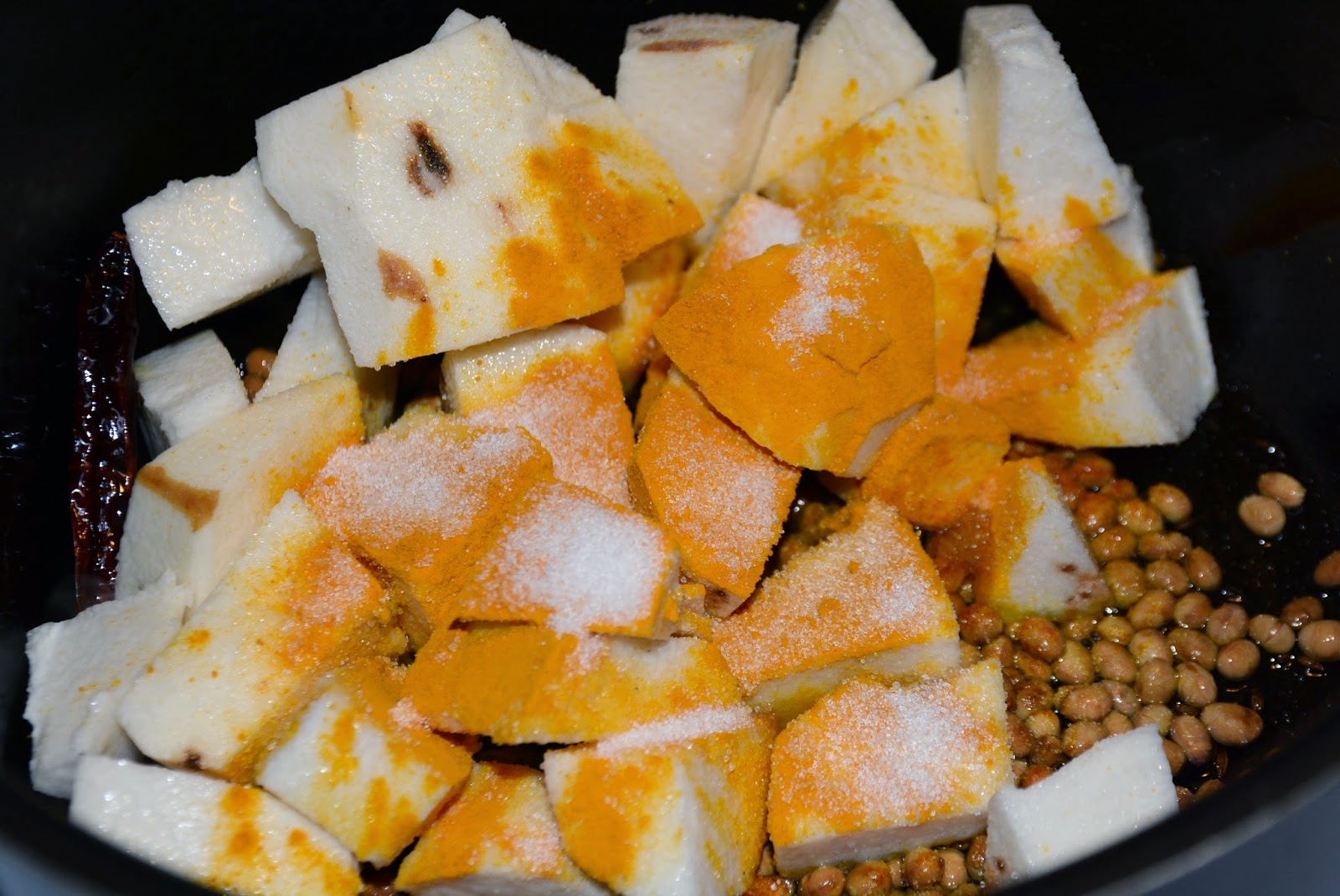 Nepali Tummy!!: Gundruk (Shinki)-Tarul (Yam) ko Tarkari :)