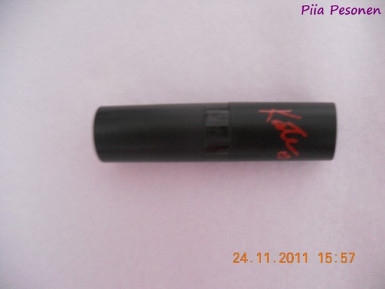 FASHION & BEAUTY by PIIA PESONEN