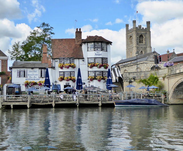 Wide Beam - Still Rockin': Henley riverside ...