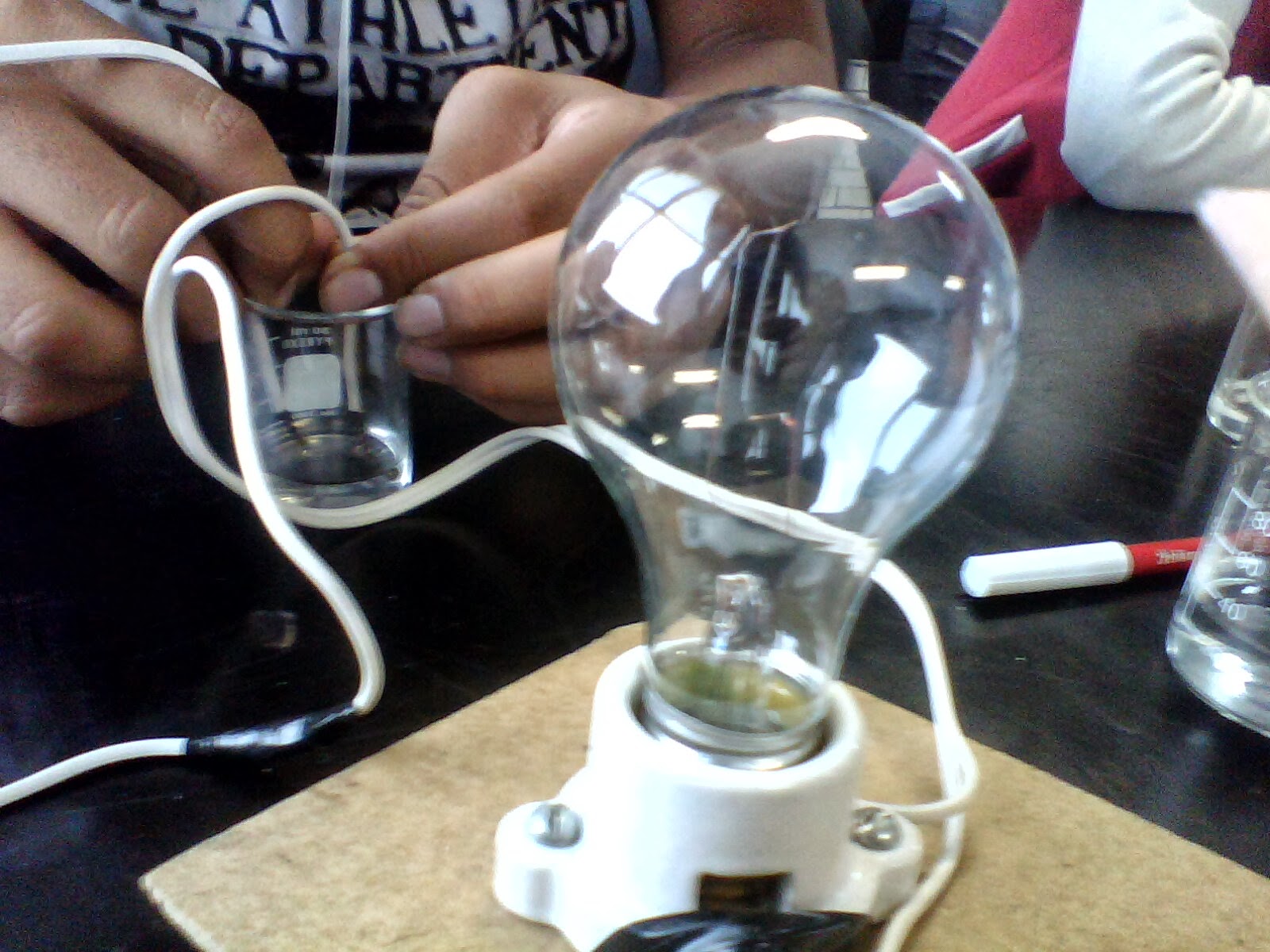 Química Vallejo.: Conductividad eléctrica.