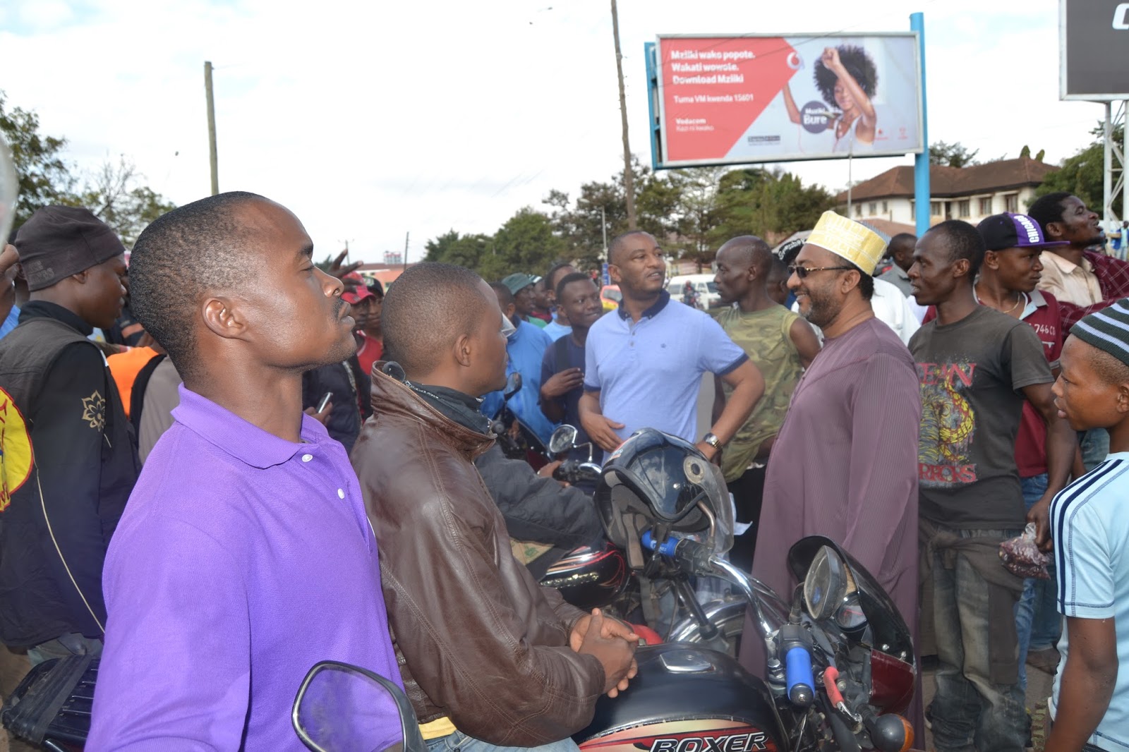 DAVIS MOSHA ABEBESHWA MAJUKUMU YA MBUNGE MOSHI MJINI NA WANANCHI ...