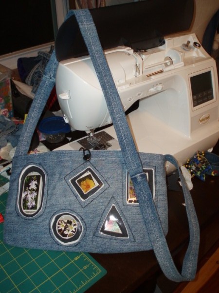 Another place to put stuff!: Making Windows for my Purse (Tutorial)