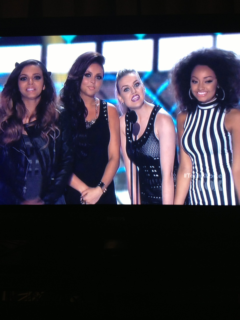 Spain Little Mix: Little Mix presentando en premio en los TCA 2013