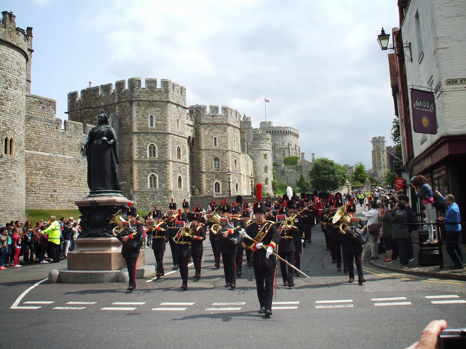 The On-Line Buzzletter: U.K. Trip Blog #52: A Surprising Windsor Royal ...