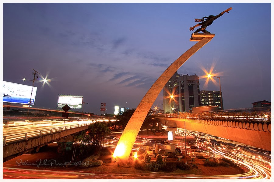 MAKNA PATUNG YANG BERADA DI JAKARTA - RANDY RINALDI