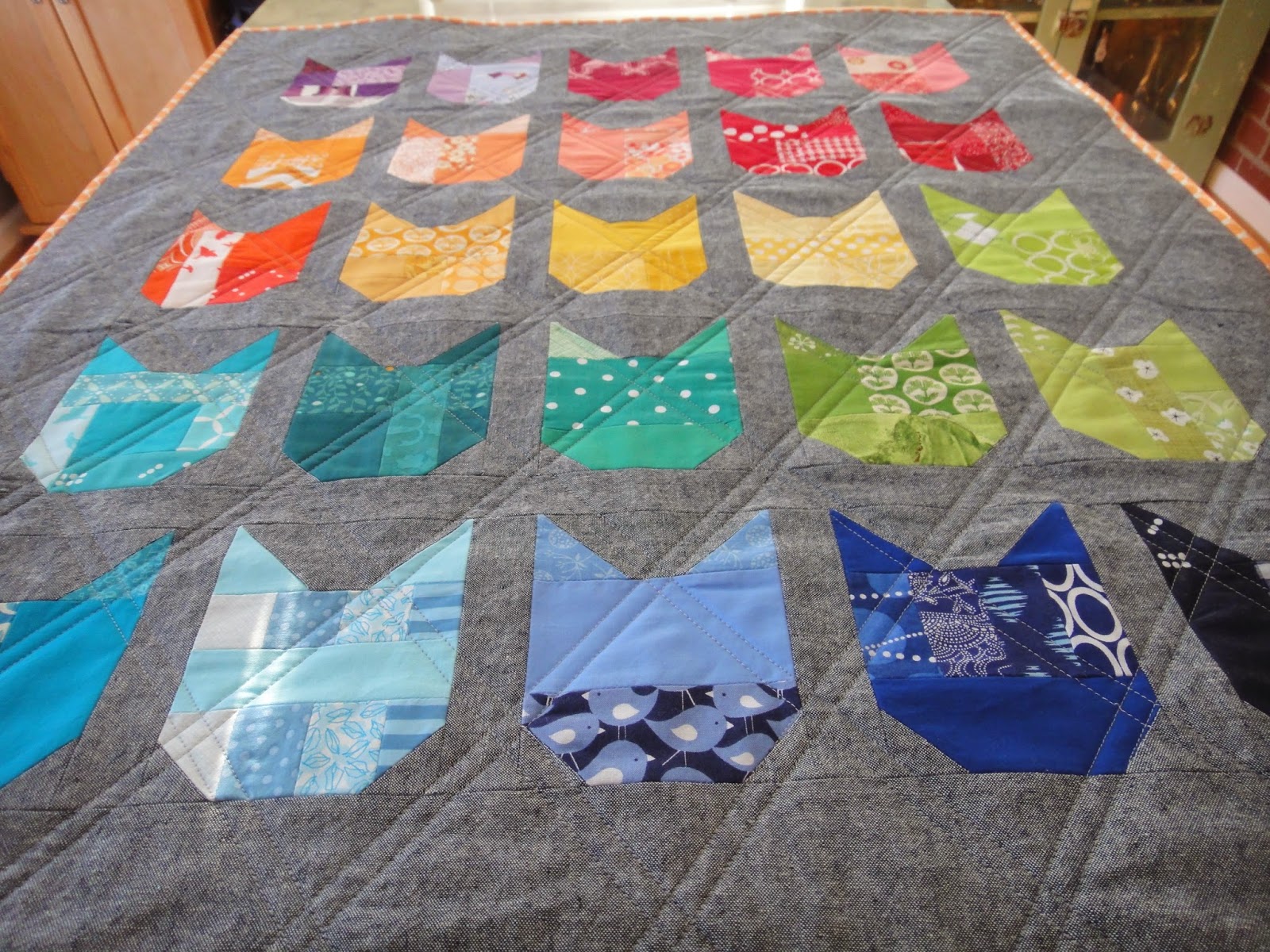 A Blue Sky Kind of Life: Catty Kitty quilt: A finish!