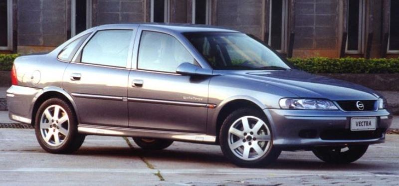 Nossos Autos: Saturn L-Series, o Vectra dos Estados Unidos