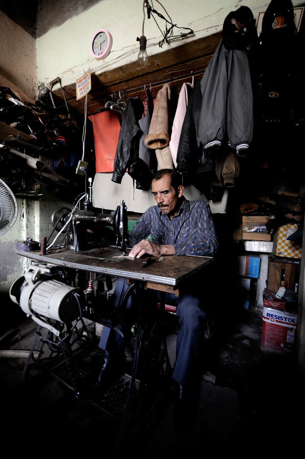Daniel Becerril: "Talabartero" Don Enrique Badillo con mas de 40 años ...
