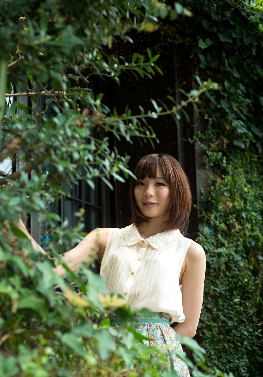Asian Babes Airi Suzumura Removing Off Her Clothes One By One