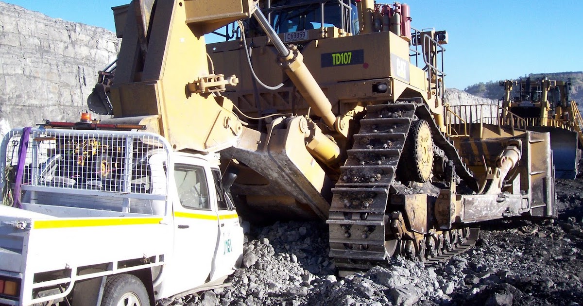 Mining Mayhem: Dozer at Moura