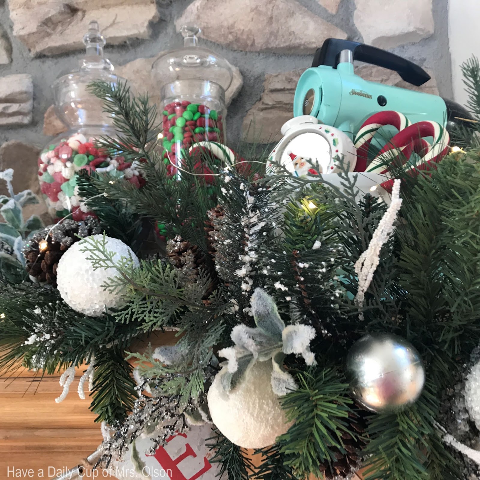 Sweet Christmas Snippets Mantle - Have a Daily Cup of Mrs. Olson