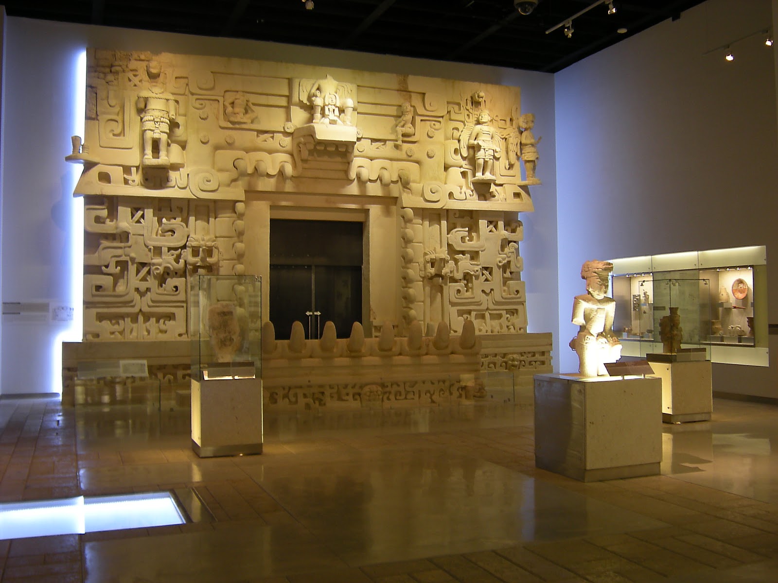 PINGÜINO ENANO: Gran Museo de la Cultura Maya