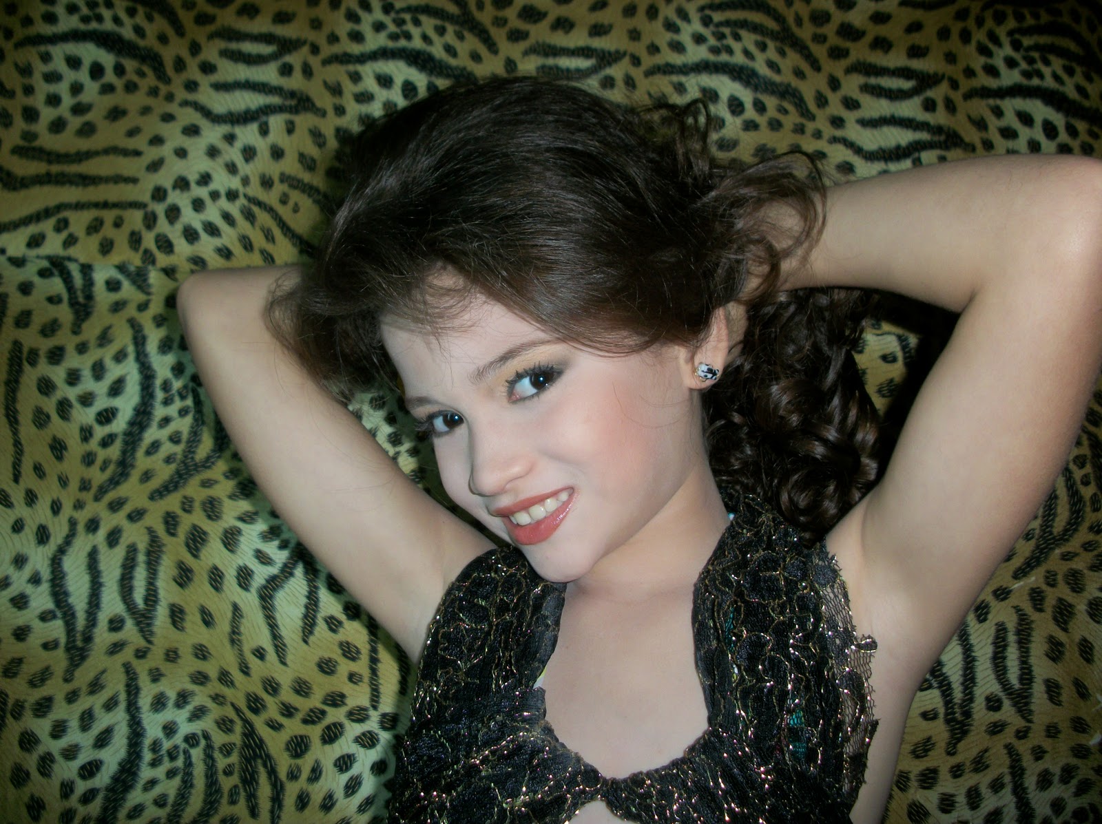 Embajada de la Belleza: La Pequeña Modelo de Venezuela 2011