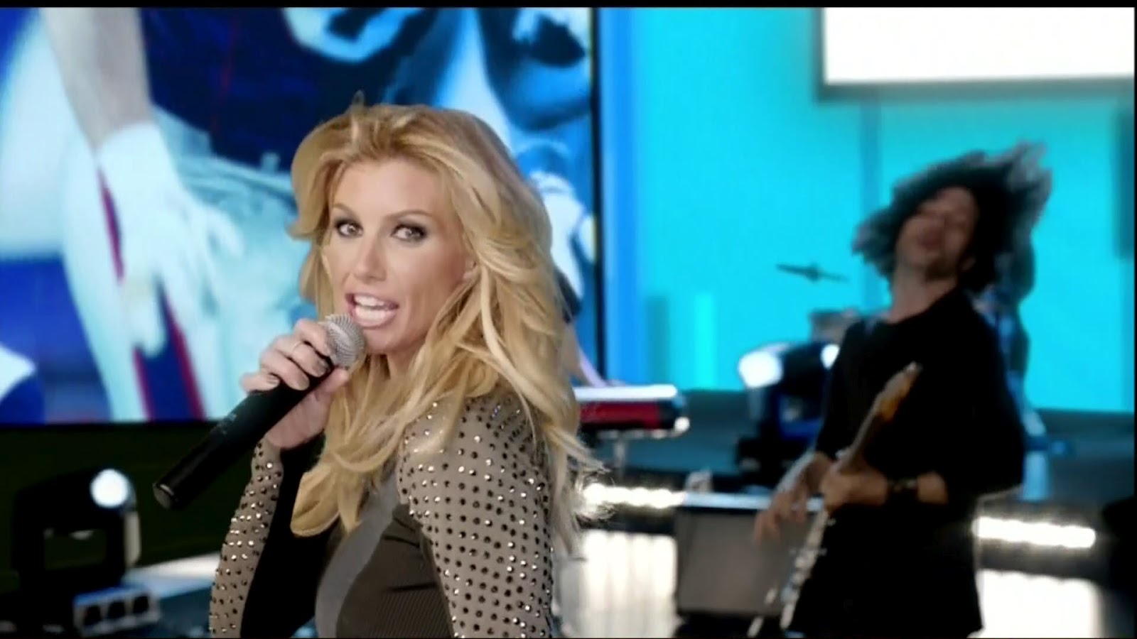 OMG Ladies: Faith Hill Leggy - Sunday Night Football Theme - September ...