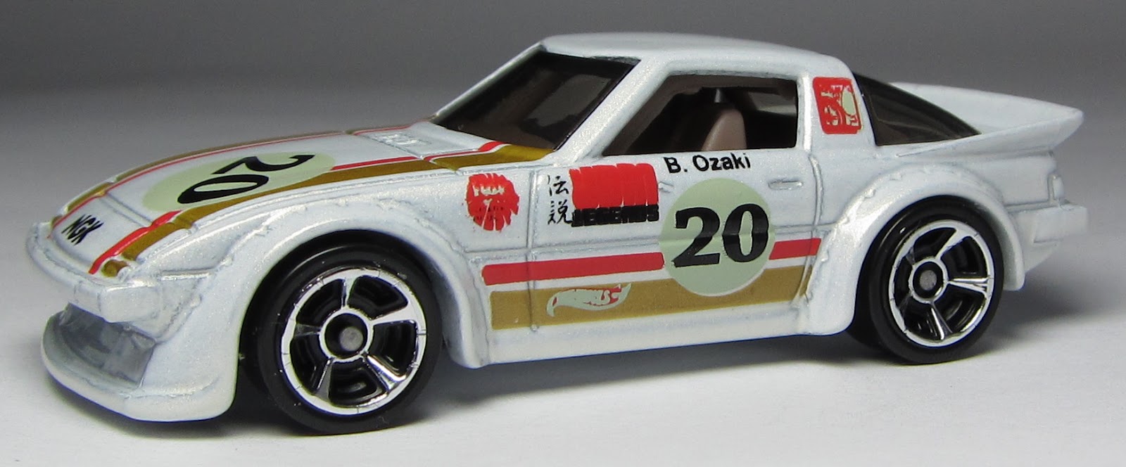 Kroger-exclusive RX7 in white - Hot Wheels Club ZA